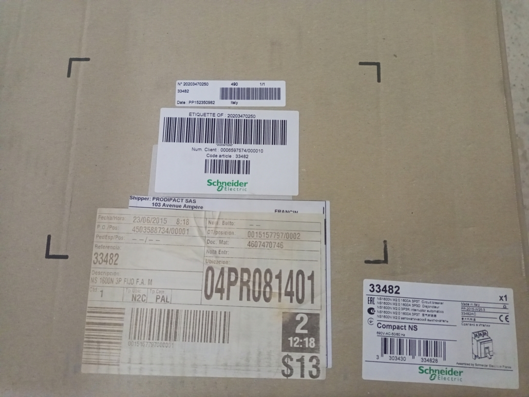 33482 Circuit breaker, ComPact NS1600N, 50kA/415VAC, Micrologic 2.0 trip unit, 1600A, fixed, 3 ...