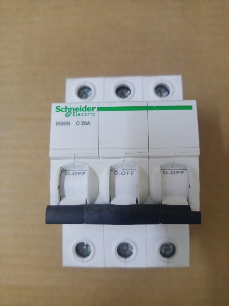 A9K24320 Schneider miniature circuit breaker – iK60N – 3P – 20 A – C curve A9K24320 | Panels and ...