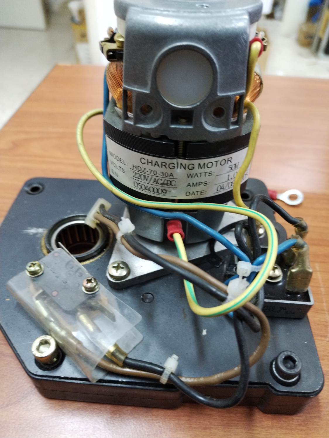 HDZ-70-30A GE MPACT Circuit Breaker Charging Motor Mechanism 220v AC/DC - Panels and Parts Shopping