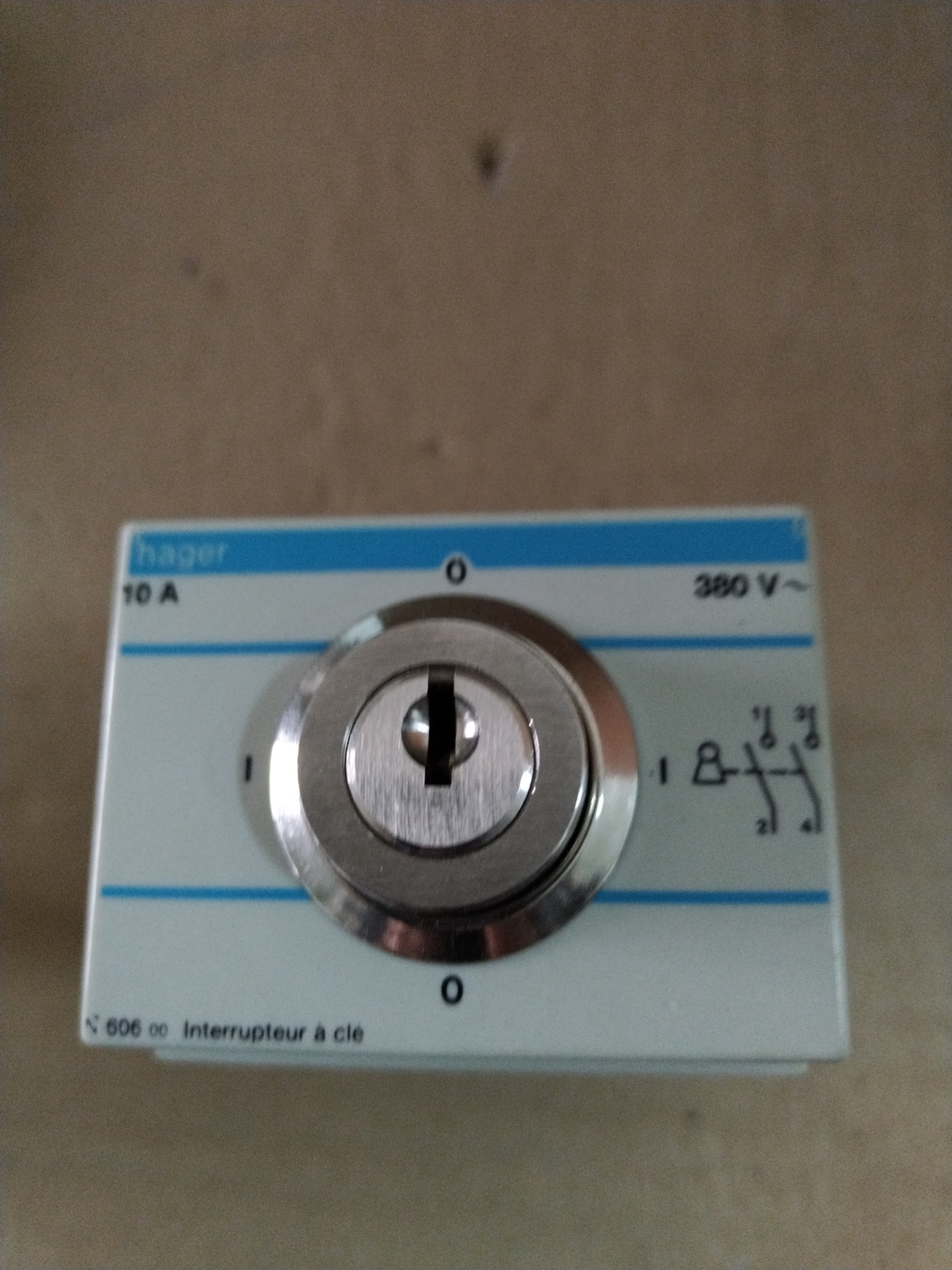 N606 Hager 2-pole 10A Key Isolater Switch - Panels and Parts Shopping