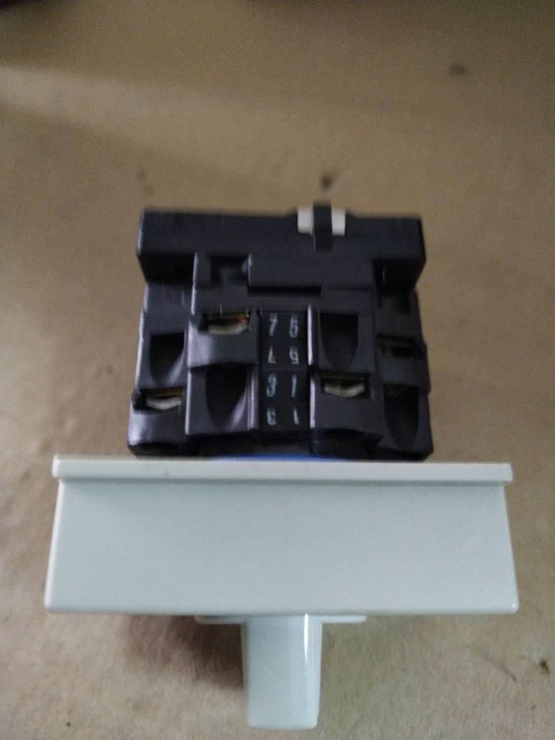 N604 Hager 4 Position Selector Switch 380V Panel Mounted - Panels and ...