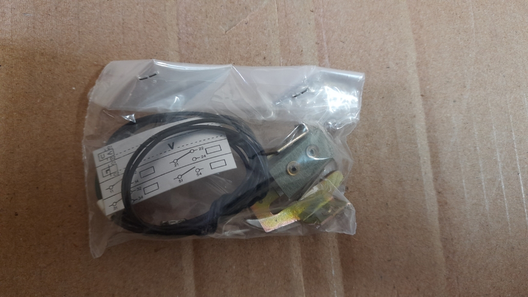 910-261-021-00 AEG Alaram Switch 1NO for MC256 Circuit Breaker ...