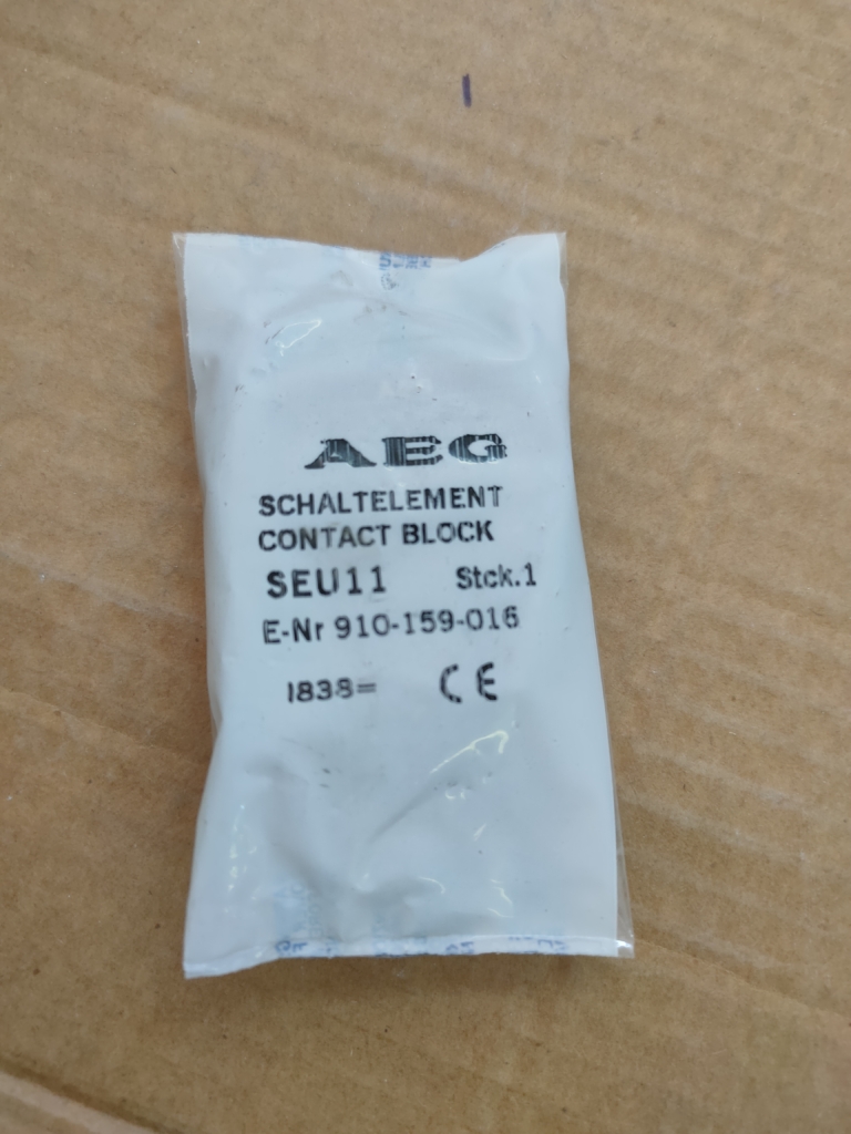 910-159-016 AEG SEU11 1 NO & 1 NC Auxiliary Contact Block - Panels and ...