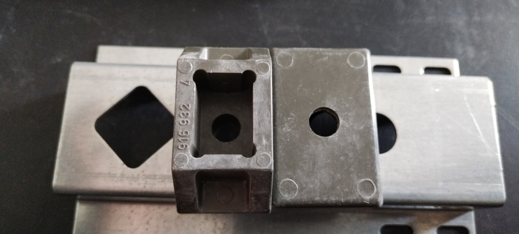 288912 GE SEN Plus Vertical Busbar Support N Top Entry, 922662R01 ...