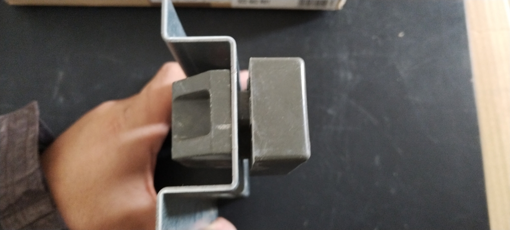 288912 GE SEN Plus Vertical Busbar Support N Top Entry, 922662R01 ...