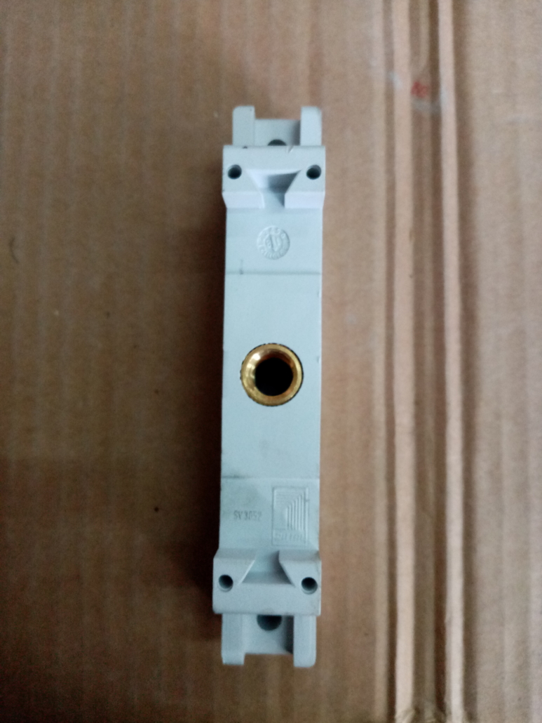 SV3052.000 RITTAL SV Busbar support, 3-pole, 185 mm bar center distance ...