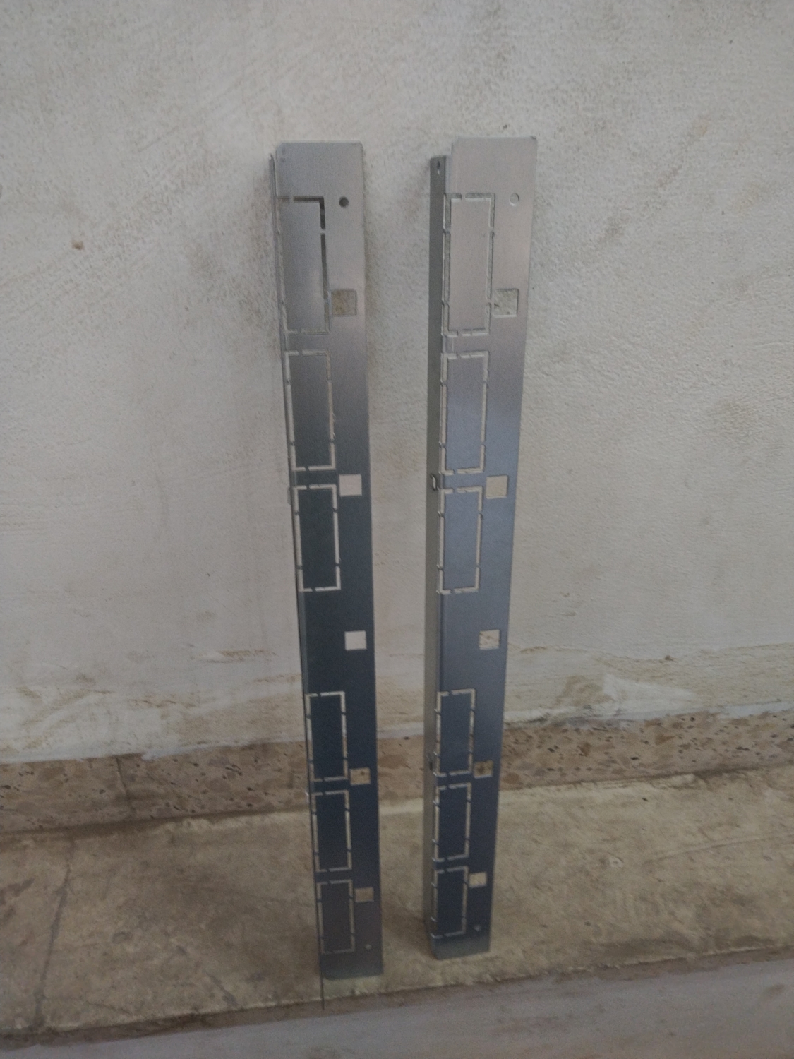 SV9673.406 RITTAL 8pcs SV Mounting bracket, L: 552 mm, for compartment ...