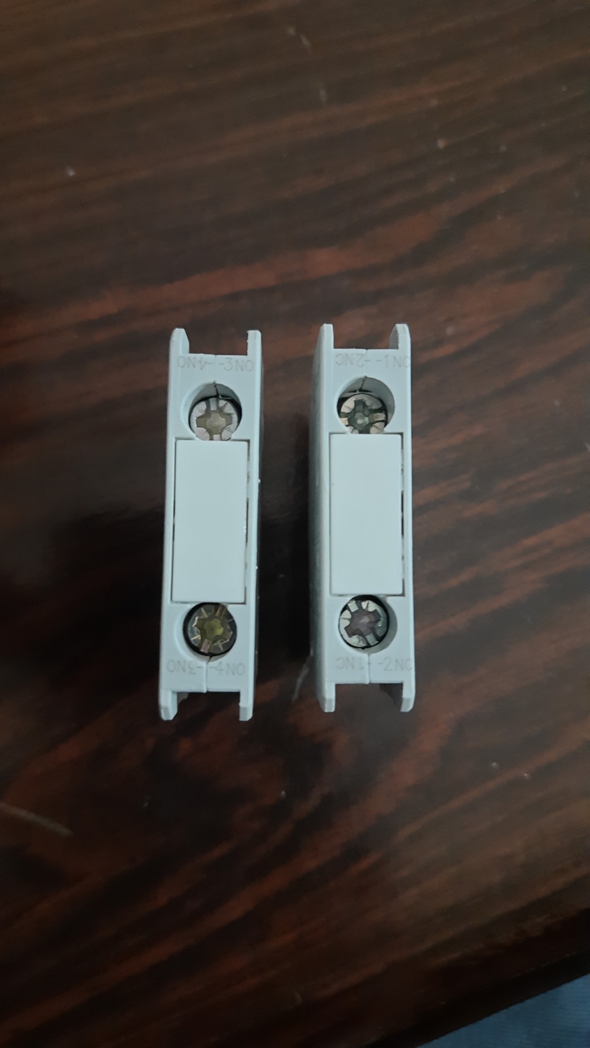 Lot of 2 GE (2x BCLF01 & 2x BLCF10) Auxiliary Contacts - Panels and ...