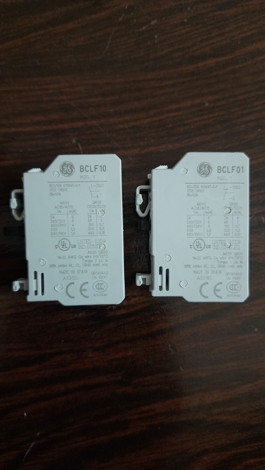 Lot of 2 GE (2x BCLF01 & 2x BLCF10) Auxiliary Contacts - Panels and Parts Shopping