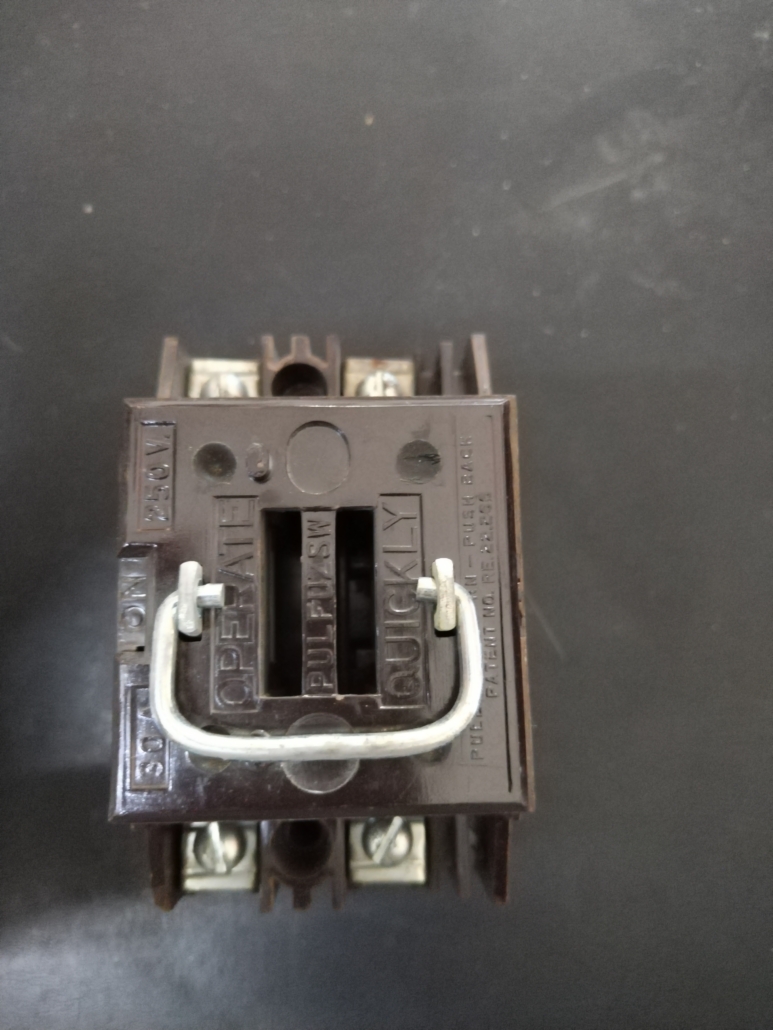 Cutler-Hammer PFS3322 Pullout Fused Switch - متجر اللوحات والقطع