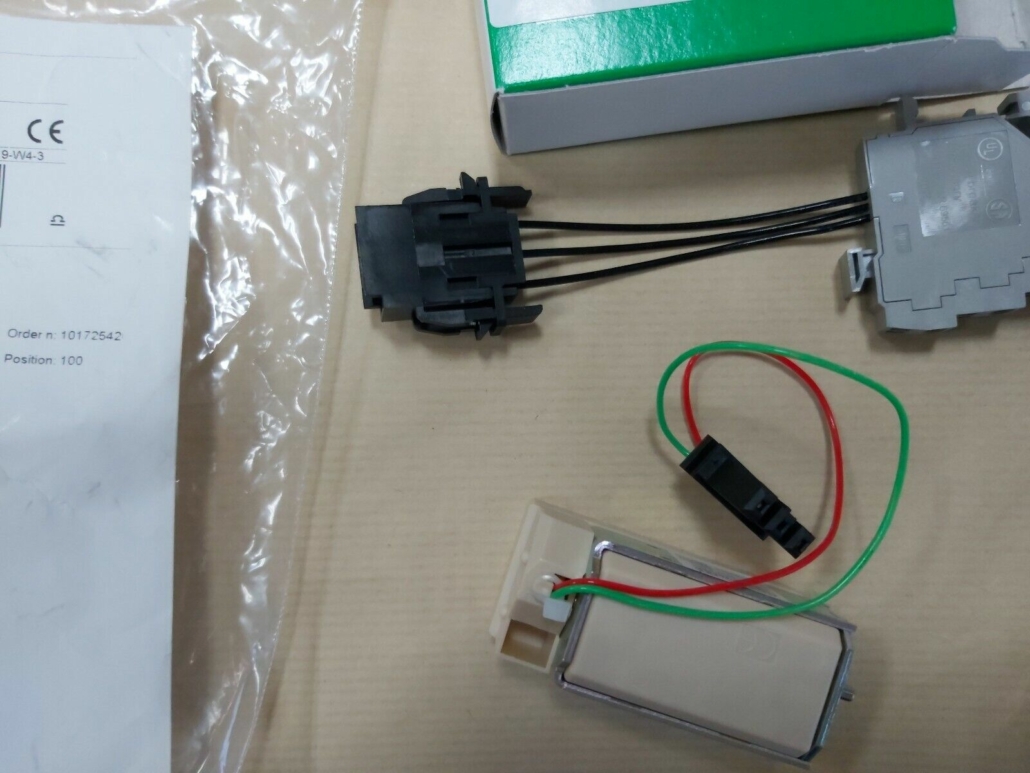 33662 Schneider Standard opening voltage release MX, ComPacT NS630b ...